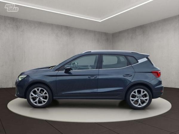 Pelēks SEAT Arona 2023 Kauņa, ar dzinēja tilpumu 1.00 L un nobraukumu 14 tūkst. km par 27437 €, foto 2 vietnē AUTOMOTO.COM.LV