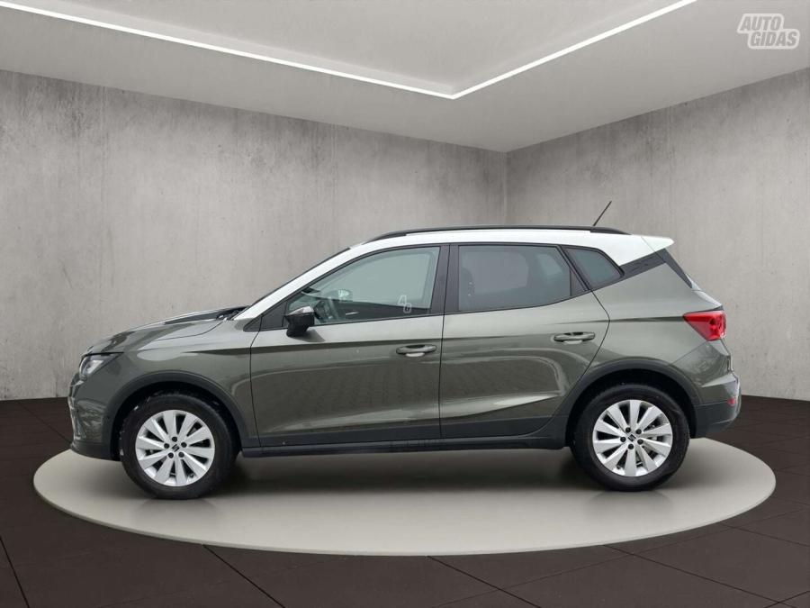 Grey SEAT Arona 2023 in Kaunas, with an engine capacity of 1.00 L and mileage of 22 thousand km for 21678 €, photo 2 on AUTOMOTO.COM.LV
