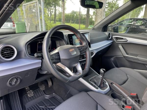 Grey SEAT Arona 2023 in Riga, with an engine capacity of 1.00 L and mileage of 6 thousand km for 15990 €, photo 9 on AUTOMOTO.COM.LV