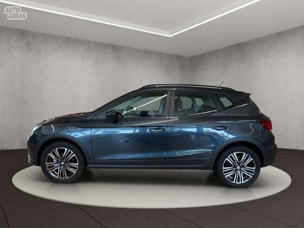 Pelēks SEAT Arona 2024 Kauņa, ar dzinēja tilpumu 1.00 L un nobraukumu 10 tūkst. km par 24788 €, foto 2 vietnē AUTOMOTO.COM.LV