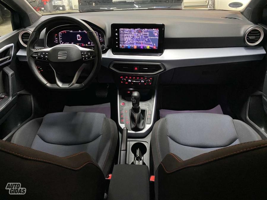 Pelēks SEAT Arona 2024 Kauņa, ar dzinēja tilpumu 1.00 L un nobraukumu 25 tūkst. km par 22297 €, foto 7 vietnē AUTOMOTO.COM.LV