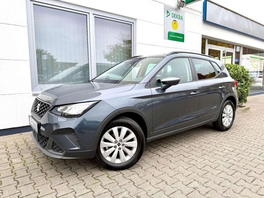 Grey SEAT Arona 2024 in Kaunas, with an engine capacity of 1.00 L and mileage of 31 thousand km for 22626 €, photo 1 on AUTOMOTO.COM.LV