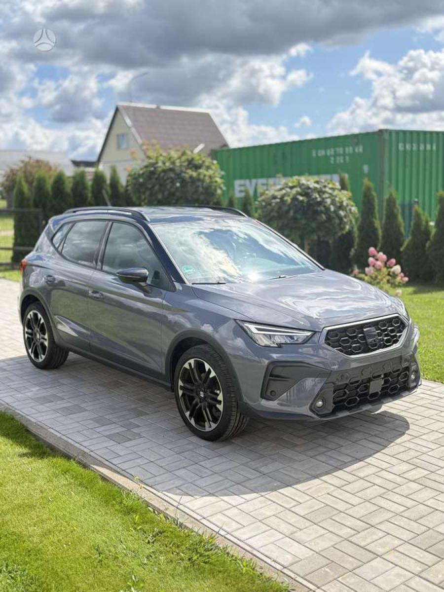 Pelēks SEAT Arona 2026 Šauļi, ar dzinēja tilpumu 1.50 L un nobraukumu 12 tūkst. km par 17800 €, foto 1 vietnē AUTOMOTO.COM.LV