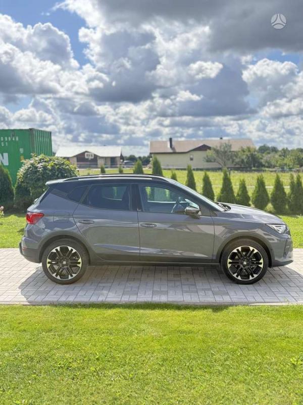 Pelēks SEAT Arona 2026 Šauļi, ar dzinēja tilpumu 1.50 L un nobraukumu 12 tūkst. km par 17800 €, foto 2 vietnē AUTOMOTO.COM.LV