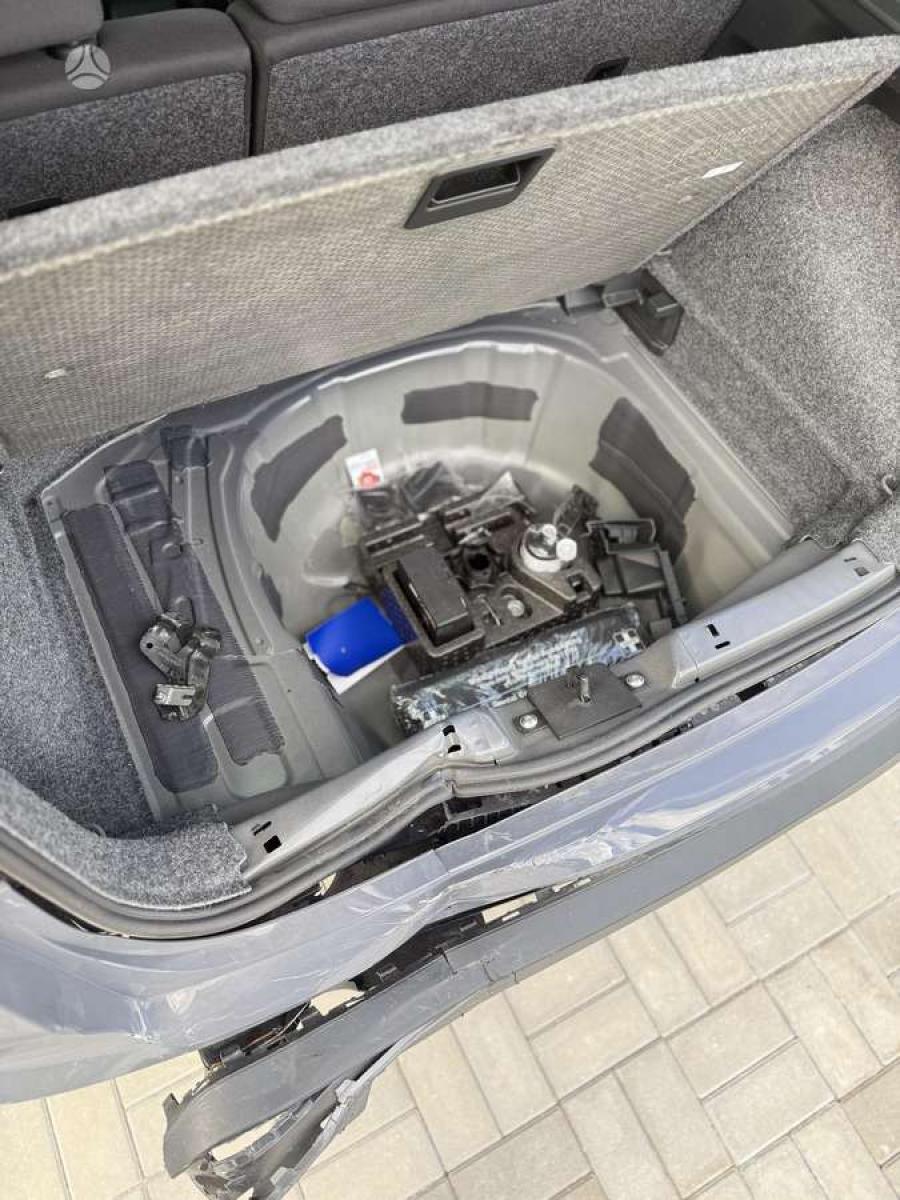 Pelēks SEAT Arona 2026 Šauļi, ar dzinēja tilpumu 1.50 L un nobraukumu 12 tūkst. km par 17800 €, foto 24 vietnē AUTOMOTO.COM.LV
