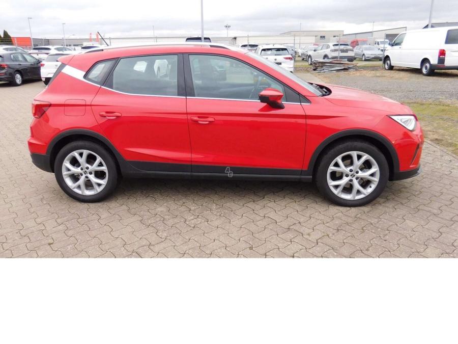 Red SEAT Arona 2023 in Kaunas, with an engine capacity of 1.00 L and mileage of 15 thousand km for 21686 €, photo 2 on AUTOMOTO.COM.LV