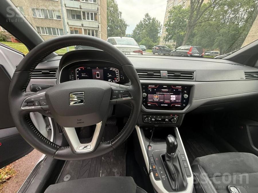 White SEAT Arona 2019 in Riga, with an engine capacity of 1.60 L and mileage of 160 thousand km for 11400 €, photo 11 on AUTOMOTO.COM.LV