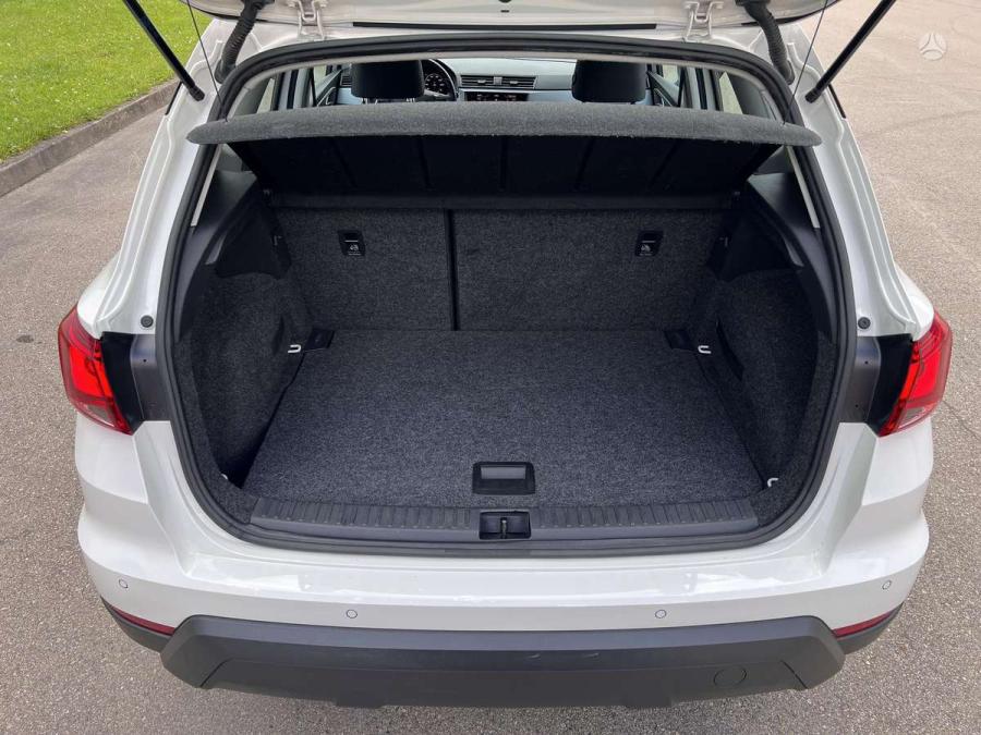 White SEAT Arona 2020 in Kaunas, with an engine capacity of 1.60 L and mileage of 203 thousand km for 11300 €, photo 15 on AUTOMOTO.COM.LV
