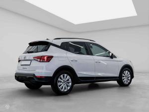 White SEAT Arona 2022 in Kaunas, with an engine capacity of 1.00 L and mileage of 148 thousand km for 9490 €, photo 4 on AUTOMOTO.COM.LV