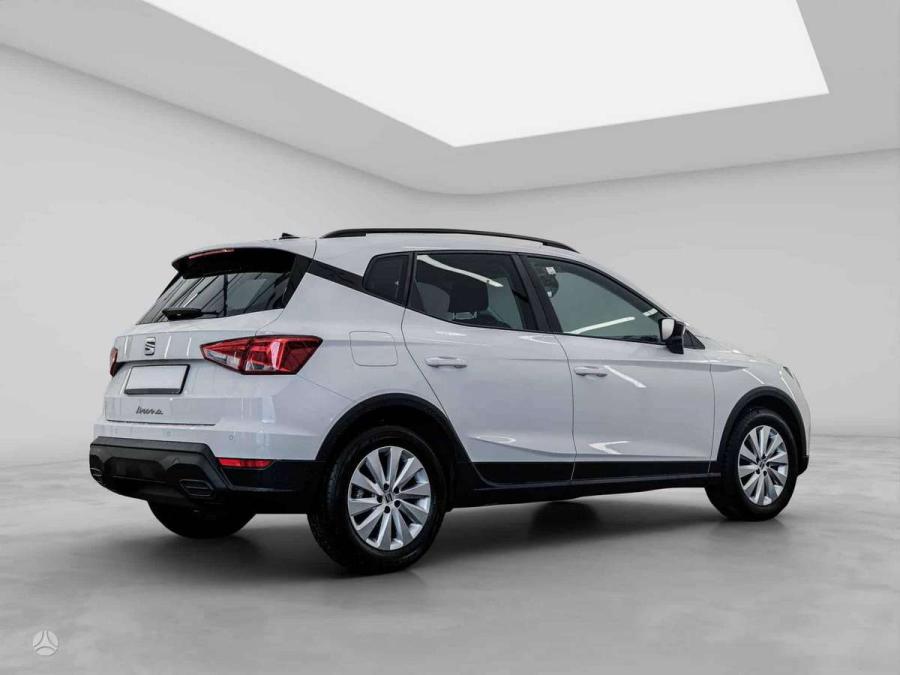White SEAT Arona 2022 in Kaunas, with an engine capacity of 1.00 L and mileage of 148 thousand km for 9490 €, photo 4 on AUTOMOTO.COM.LV