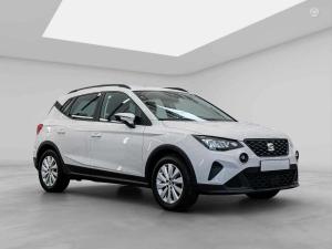 White SEAT Arona 2022 in Kaunas, with an engine capacity of 1.00 L and mileage of 148 thousand km for 9490 €, photo 5 on AUTOMOTO.COM.LV