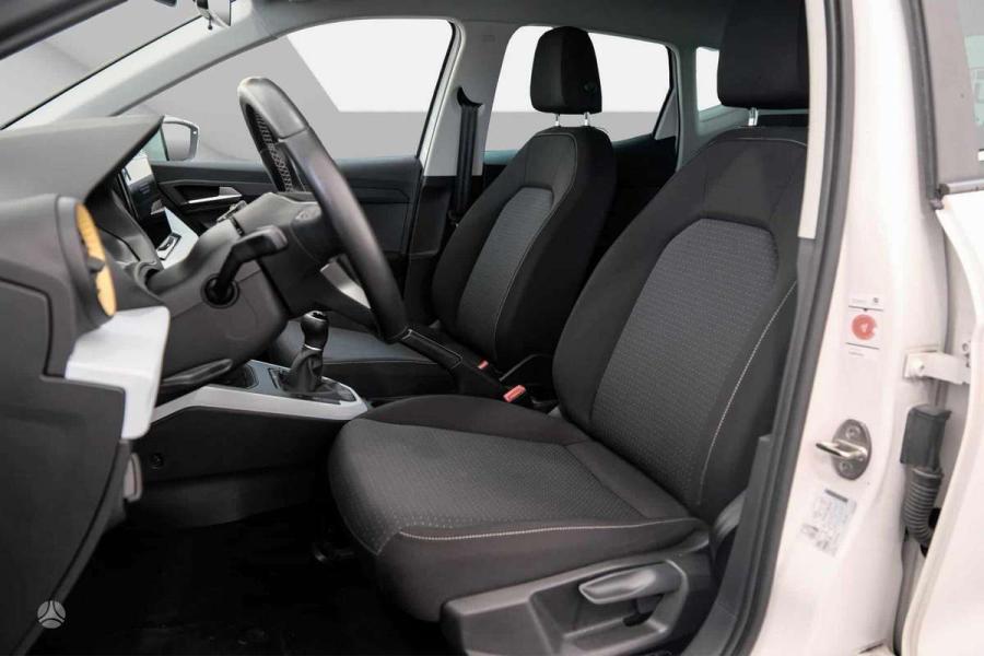 White SEAT Arona 2022 in Kaunas, with an engine capacity of 1.00 L and mileage of 148 thousand km for 9490 €, photo 6 on AUTOMOTO.COM.LV