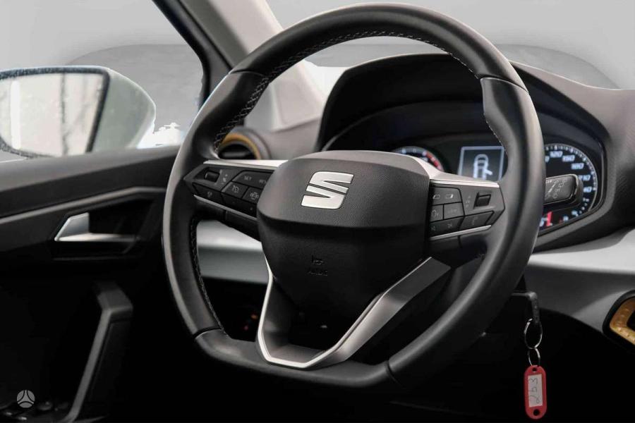 White SEAT Arona 2022 in Kaunas, with an engine capacity of 1.00 L and mileage of 148 thousand km for 9490 €, photo 7 on AUTOMOTO.COM.LV