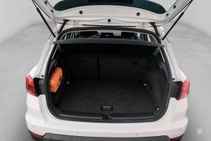 White SEAT Arona 2022 in Kaunas, with an engine capacity of 1.00 L and mileage of 148 thousand km for 9490 €, photo 14 on AUTOMOTO.COM.LV