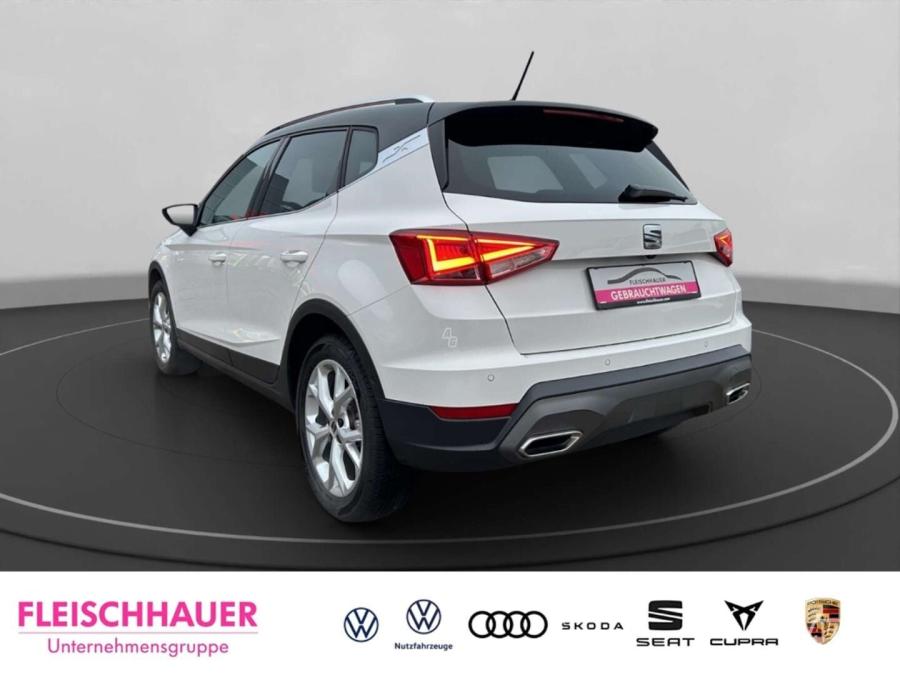 White SEAT Arona 2023 in Kaunas, with an engine capacity of 1.00 L and mileage of 14 thousand km for 25469 €, photo 4 on AUTOMOTO.COM.LV