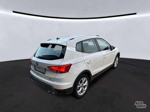 White SEAT Arona 2023 in Kaunas, with an engine capacity of 1.00 L and mileage of 20 thousand km for 21625 €, photo 3 on AUTOMOTO.COM.LV