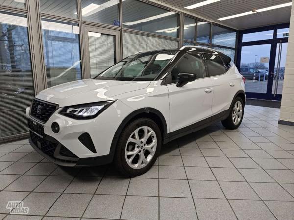 White SEAT Arona 2023 in Kaunas, with an engine capacity of 1.00 L and mileage of 22 thousand km for 22537 €, photo 2 on AUTOMOTO.COM.LV