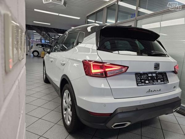 White SEAT Arona 2023 in Kaunas, with an engine capacity of 1.00 L and mileage of 22 thousand km for 22537 €, photo 5 on AUTOMOTO.COM.LV