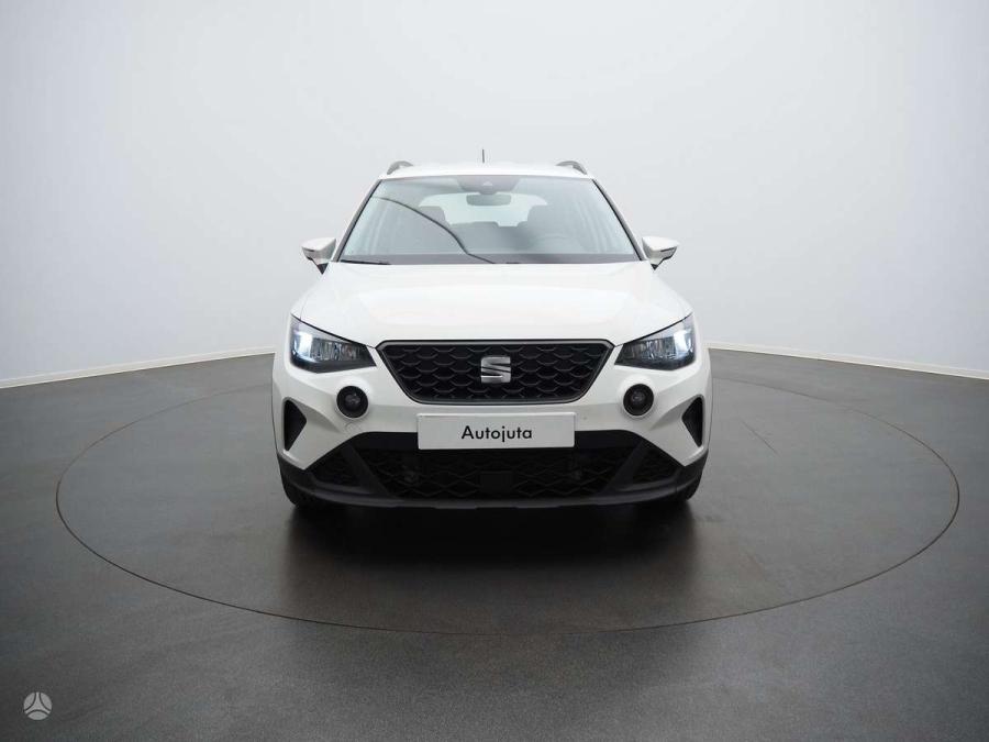 White SEAT Arona 2024 in Vilnius, with an engine capacity of 1.00 L and mileage of 38 thousand km for 19500 €, photo 3 on AUTOMOTO.COM.LV