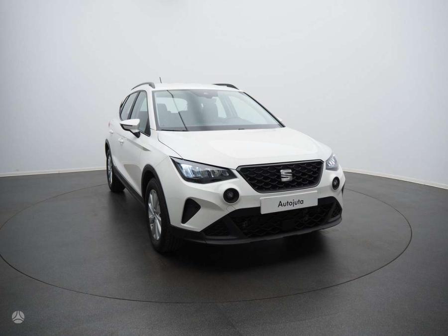 White SEAT Arona 2024 in Vilnius, with an engine capacity of 1.00 L and mileage of 38 thousand km for 19500 €, photo 4 on AUTOMOTO.COM.LV