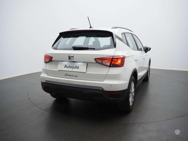 White SEAT Arona 2024 in Vilnius, with an engine capacity of 1.00 L and mileage of 38 thousand km for 19500 €, photo 4 on AUTOMOTO.COM.LV