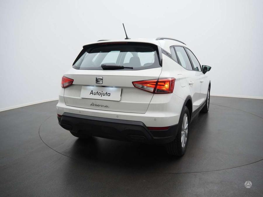 White SEAT Arona 2024 in Vilnius, with an engine capacity of 1.00 L and mileage of 38 thousand km for 19500 €, photo 5 on AUTOMOTO.COM.LV