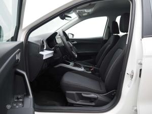 White SEAT Arona 2024 in Vilnius, with an engine capacity of 1.00 L and mileage of 38 thousand km for 19500 €, photo 9 on AUTOMOTO.COM.LV