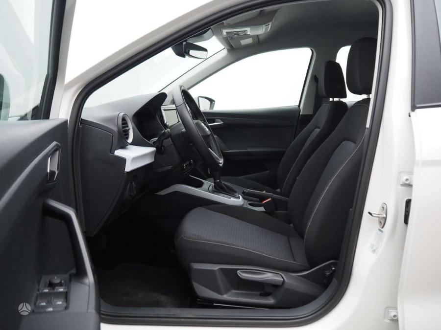 White SEAT Arona 2024 in Vilnius, with an engine capacity of 1.00 L and mileage of 38 thousand km for 19500 €, photo 9 on AUTOMOTO.COM.LV