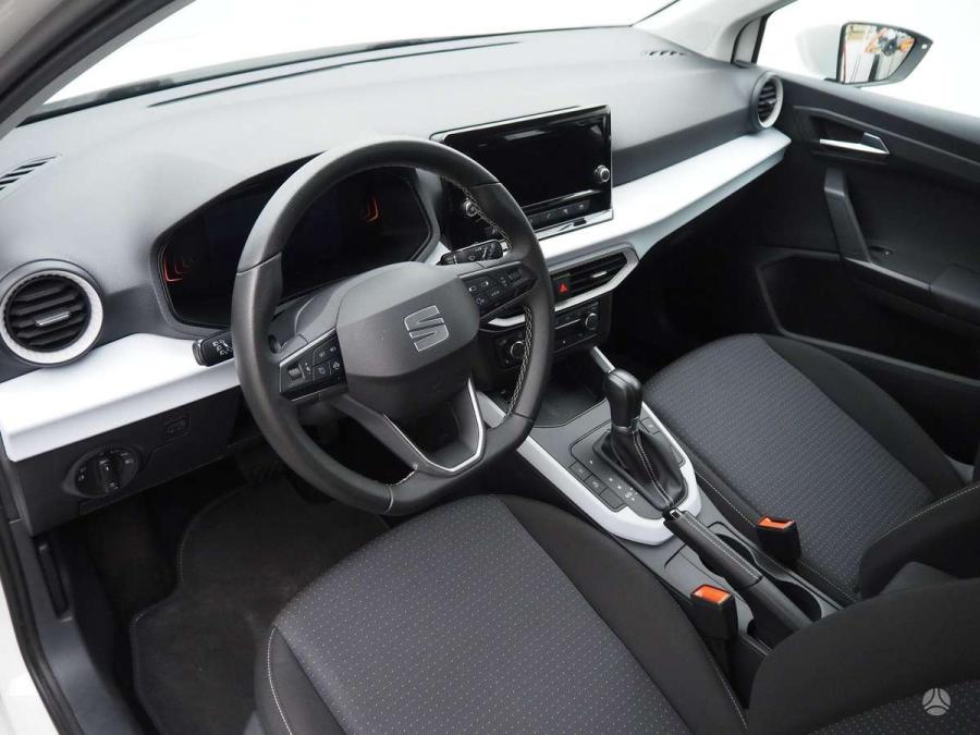 White SEAT Arona 2024 in Vilnius, with an engine capacity of 1.00 L and mileage of 38 thousand km for 19500 €, photo 10 on AUTOMOTO.COM.LV