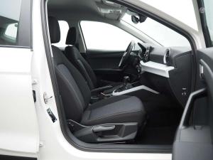 White SEAT Arona 2024 in Vilnius, with an engine capacity of 1.00 L and mileage of 38 thousand km for 19500 €, photo 12 on AUTOMOTO.COM.LV