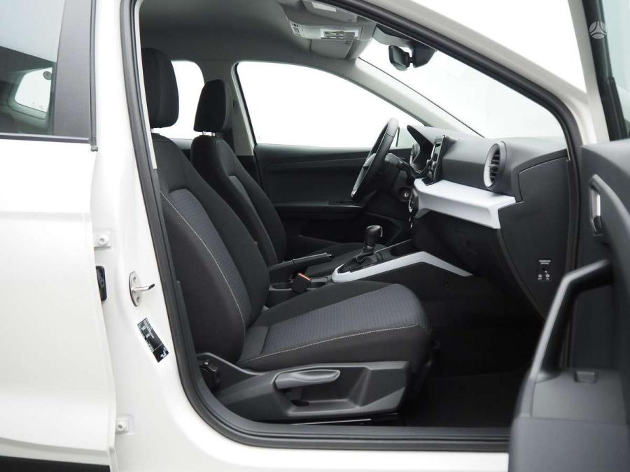 White SEAT Arona 2024 in Vilnius, with an engine capacity of 1.00 L and mileage of 38 thousand km for 19500 €, photo 12 on AUTOMOTO.COM.LV