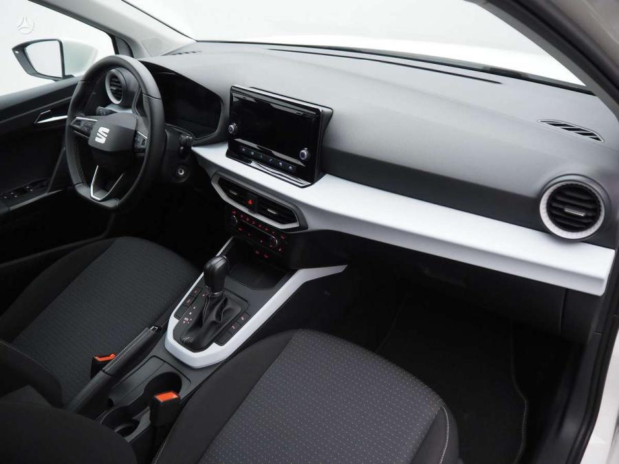 White SEAT Arona 2024 in Vilnius, with an engine capacity of 1.00 L and mileage of 38 thousand km for 19500 €, photo 13 on AUTOMOTO.COM.LV