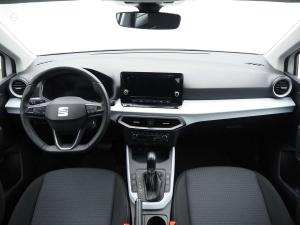 White SEAT Arona 2024 in Vilnius, with an engine capacity of 1.00 L and mileage of 38 thousand km for 19500 €, photo 15 on AUTOMOTO.COM.LV