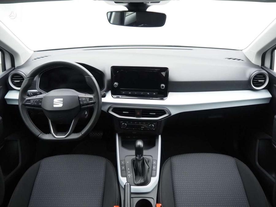 White SEAT Arona 2024 in Vilnius, with an engine capacity of 1.00 L and mileage of 38 thousand km for 19500 €, photo 15 on AUTOMOTO.COM.LV