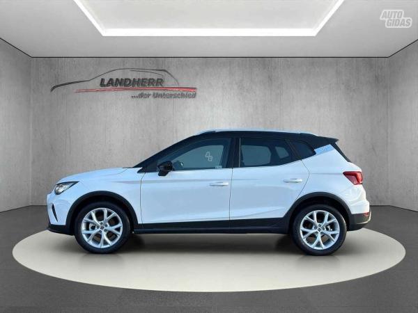 White SEAT Arona 2025 in Kaunas, with an engine capacity of 1.50 L and mileage of 15 thousand km for 26432 €, photo 2 on AUTOMOTO.COM.LV