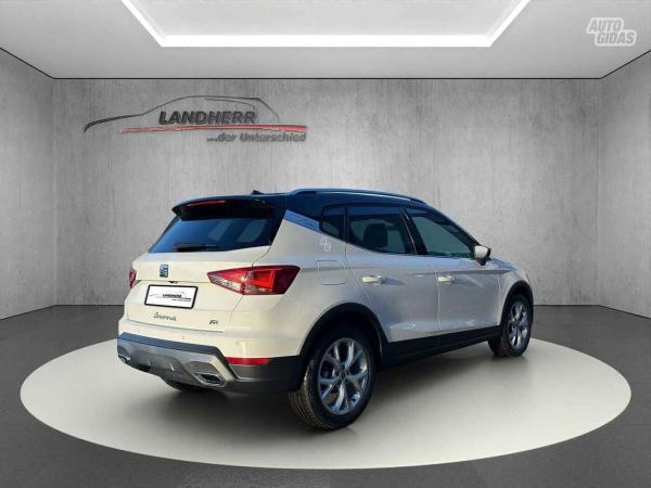 White SEAT Arona 2025 in Kaunas, with an engine capacity of 1.50 L and mileage of 15 thousand km for 26432 €, photo 3 on AUTOMOTO.COM.LV