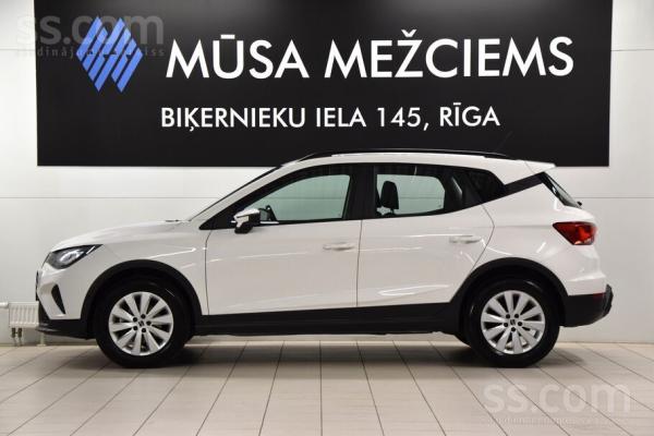 White SEAT Arona 2023 in Riga, with an engine capacity of 1.00 L and mileage of 82 thousand km for 12990 €, photo 5 on AUTOMOTO.COM.LV