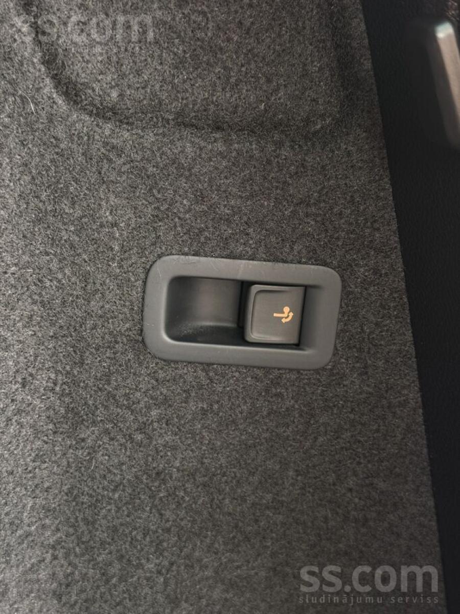 Black SEAT Ateca 2017 in Riga, with an engine capacity of 2.00 L and mileage of 163 thousand km for 15500 €, photo 16 on AUTOMOTO.COM.LV