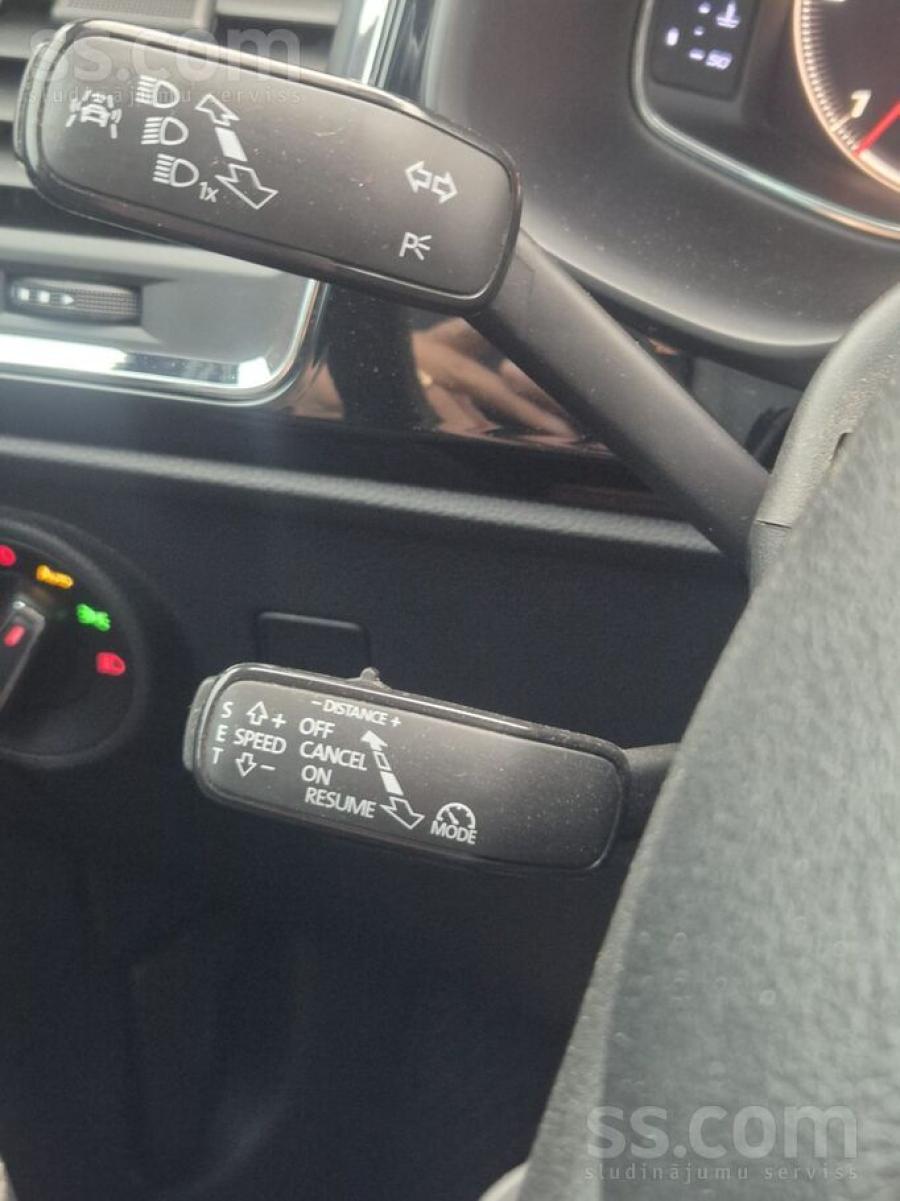 Black SEAT Ateca 2018 in Riga, with an engine capacity of 1.60 L and mileage of 217 thousand km for 13990 €, photo 17 on AUTOMOTO.COM.LV