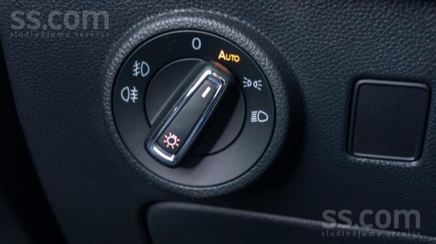 Black SEAT Ateca 2018 in Riga, with an engine capacity of 1.60 L and mileage of 217 thousand km for 13990 €, photo 28 on AUTOMOTO.COM.LV