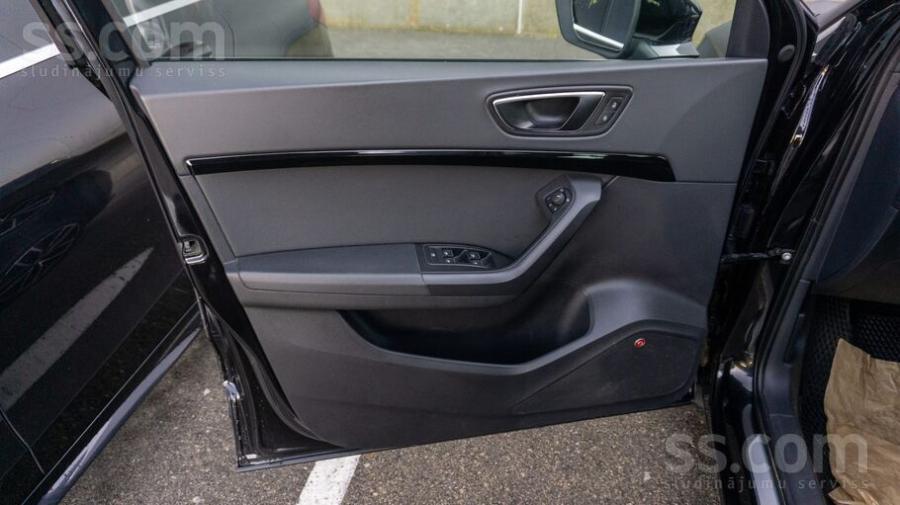 Black SEAT Ateca 2018 in Riga, with an engine capacity of 1.60 L and mileage of 217 thousand km for 13990 €, photo 29 on AUTOMOTO.COM.LV