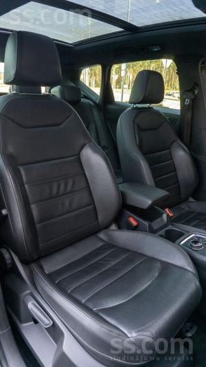 Black SEAT Ateca 2018 in Riga, with an engine capacity of 1.60 L and mileage of 217 thousand km for 13990 €, photo 31 on AUTOMOTO.COM.LV