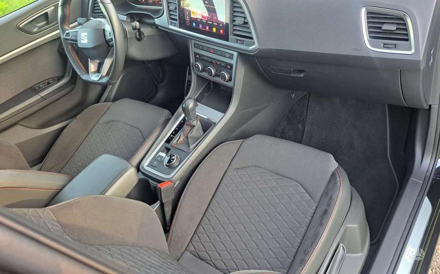 Melns SEAT Ateca 2021 Alīta, ar dzinēja tilpumu 1.50 L un nobraukumu 69 tūkst. km par 18900 €, foto 20 vietnē AUTOMOTO.COM.LV