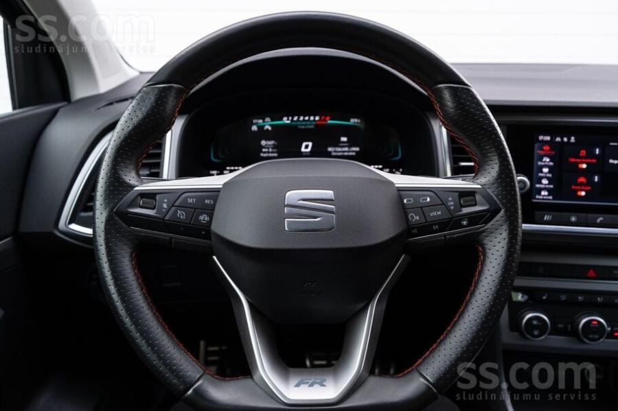 Black SEAT Ateca 2023 in Riga, with an engine capacity of 1.50 L and mileage of 102 thousand km for 20950 €, photo 21 on AUTOMOTO.COM.LV