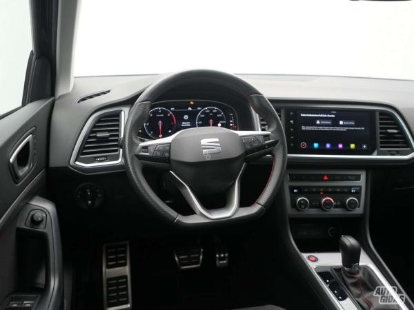 Black SEAT Ateca 2024 in Kaunas, with an engine capacity of 2.00 L and mileage of 40 thousand km for 32576 €, photo 5 on AUTOMOTO.COM.LV
