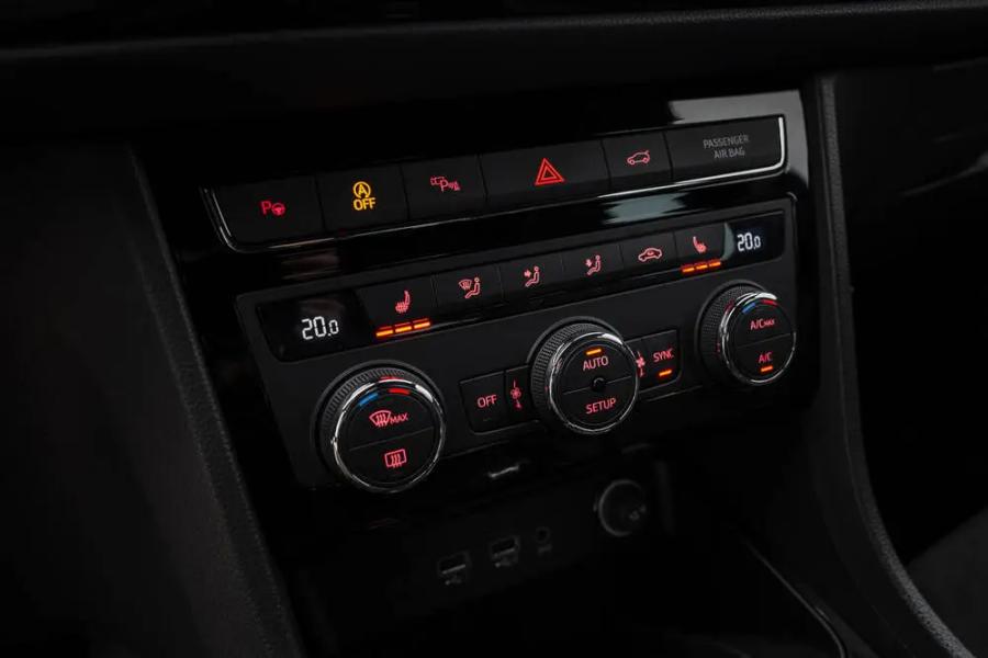 Zils SEAT Ateca 2019 Jelgava, ar dzinēja tilpumu 1.50 L un nobraukumu 179 tūkst. km par 16750 €, foto 16 vietnē AUTOMOTO.COM.LV