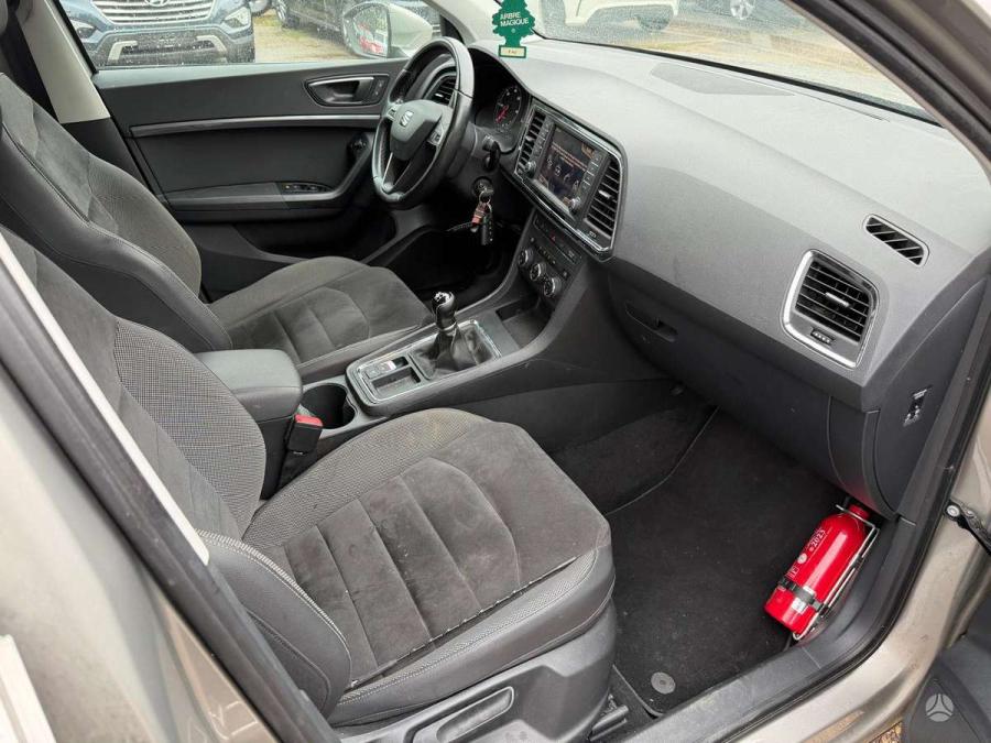 Brown SEAT Ateca 2017 in Raseiniai, with an engine capacity of 1.60 L and mileage of 303 thousand km for 9300 €, photo 12 on AUTOMOTO.COM.LV