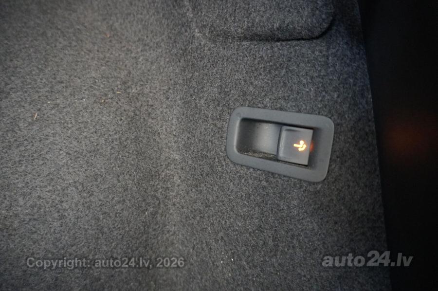Green SEAT Ateca 2021 in Tallinn, with an engine capacity of 2.00 L and mileage of 95 thousand km for 20900 €, photo 6 on AUTOMOTO.COM.LV