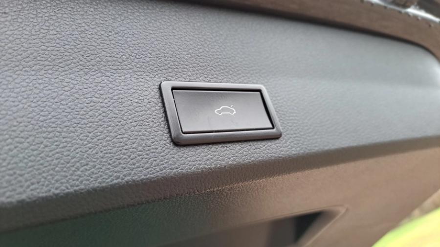 Grey SEAT Ateca 2017 in Riga, with an engine capacity of 1.60 L and mileage of 186 thousand km for 13990 €, photo 80 on AUTOMOTO.COM.LV