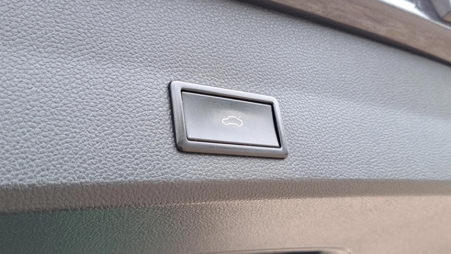Grey SEAT Ateca 2017 in Riga, with an engine capacity of 1.60 L and mileage of 186 thousand km for 13990 €, photo 109 on AUTOMOTO.COM.LV